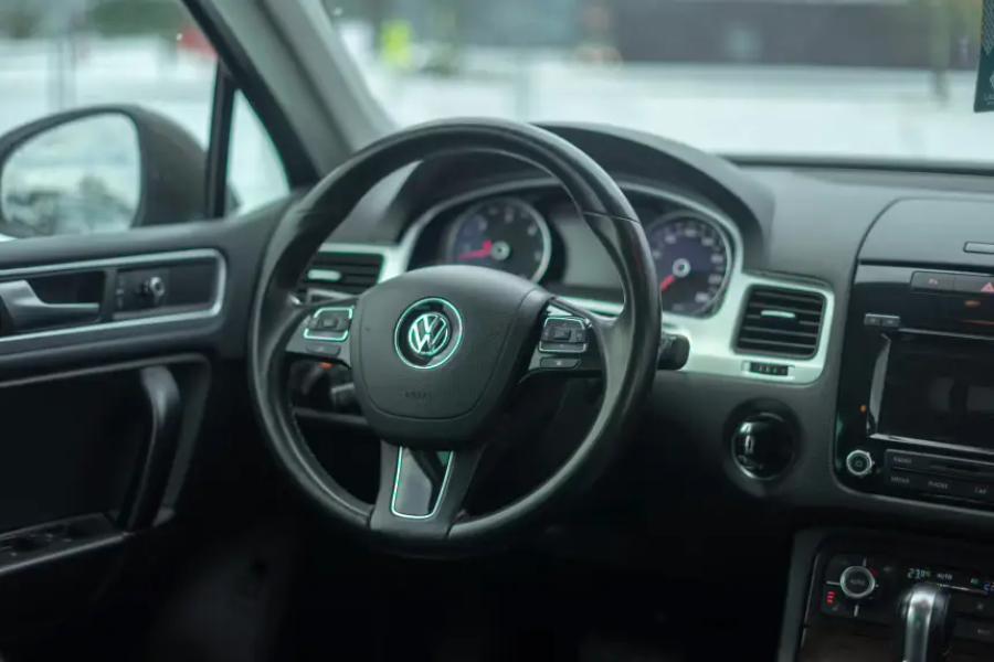 Brūns Volkswagen Touareg 2011 Liepāja, ar dzinēja tilpumu 3.00 L un nobraukumu 251 tūkst. km par 10850 €, foto 21 vietnē AUTOMOTO.COM.LV