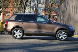 Brūns Volkswagen Touareg 2011 Rīga, ar dzinēja tilpumu 3.00 L un nobraukumu 276 tūkst. km par 10990 €, foto 5 vietnē AUTOMOTO.COM.LV