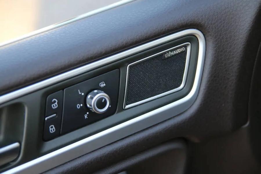 Brūns Volkswagen Touareg 2011 Rīga, ar dzinēja tilpumu 3.00 L un nobraukumu 276 tūkst. km par 10990 €, foto 8 vietnē AUTOMOTO.COM.LV
