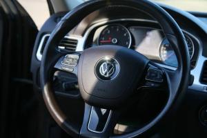 Brūns Volkswagen Touareg 2011 Rīga, ar dzinēja tilpumu 3.00 L un nobraukumu 276 tūkst. km par 10990 €, foto 12 vietnē AUTOMOTO.COM.LV