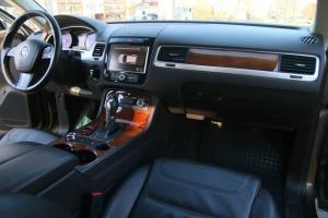 Brūns Volkswagen Touareg 2011 Rīga, ar dzinēja tilpumu 3.00 L un nobraukumu 276 tūkst. km par 10990 €, foto 13 vietnē AUTOMOTO.COM.LV