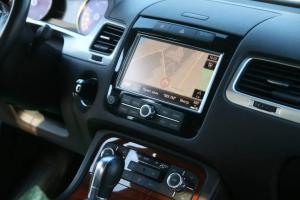 Brūns Volkswagen Touareg 2011 Rīga, ar dzinēja tilpumu 3.00 L un nobraukumu 276 tūkst. km par 10990 €, foto 14 vietnē AUTOMOTO.COM.LV