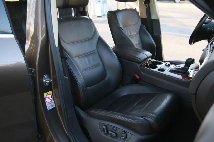 Brūns Volkswagen Touareg 2011 Rīga, ar dzinēja tilpumu 3.00 L un nobraukumu 276 tūkst. km par 10990 €, foto 15 vietnē AUTOMOTO.COM.LV