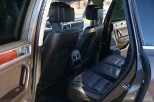 Brūns Volkswagen Touareg 2011 Rīga, ar dzinēja tilpumu 3.00 L un nobraukumu 276 tūkst. km par 10990 €, foto 16 vietnē AUTOMOTO.COM.LV