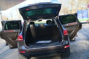 Brūns Volkswagen Touareg 2011 Rīga, ar dzinēja tilpumu 3.00 L un nobraukumu 276 tūkst. km par 10990 €, foto 18 vietnē AUTOMOTO.COM.LV