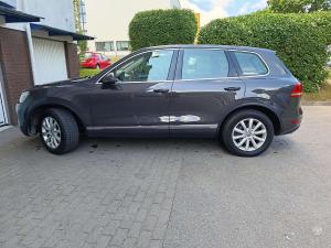 Brūns Volkswagen Touareg 2011 Viļņa, ar dzinēja tilpumu 4.13 L un nobraukumu 410 tūkst. km par 8000 €, foto  vietnē AUTOMOTO.COM.LV