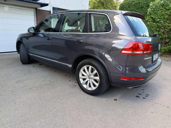 Brūns Volkswagen Touareg 2011 Viļņa, ar dzinēja tilpumu 4.13 L un nobraukumu 410 tūkst. km par 8000 €, foto 4 vietnē AUTOMOTO.COM.LV