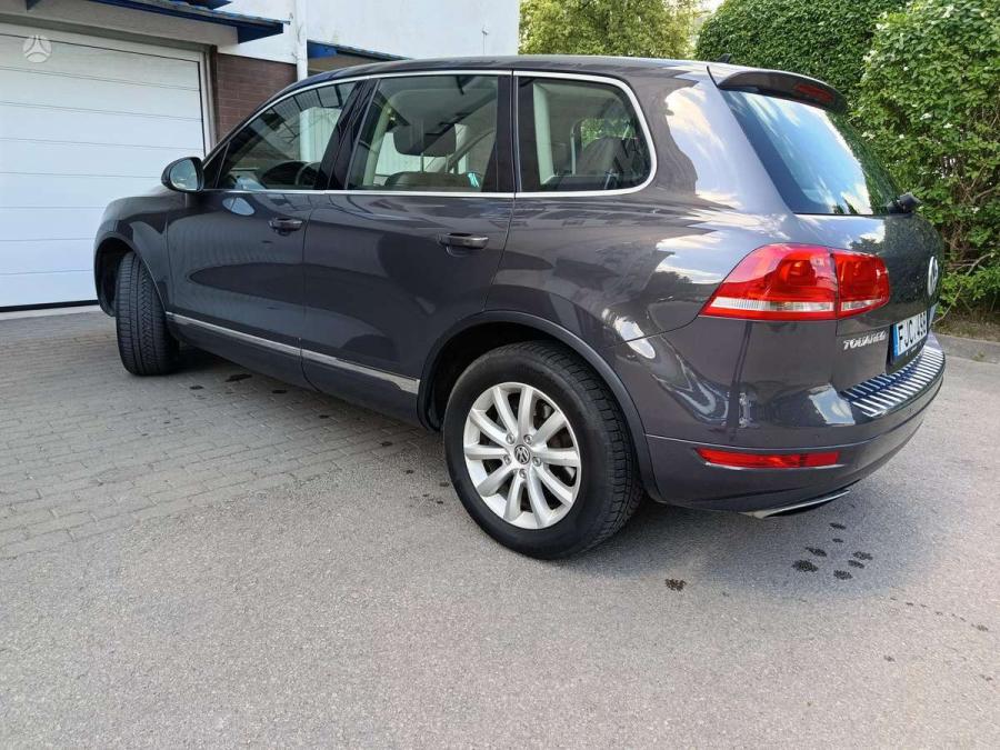 Brūns Volkswagen Touareg 2011 Viļņa, ar dzinēja tilpumu 4.13 L un nobraukumu 410 tūkst. km par 8000 €, foto 5 vietnē AUTOMOTO.COM.LV