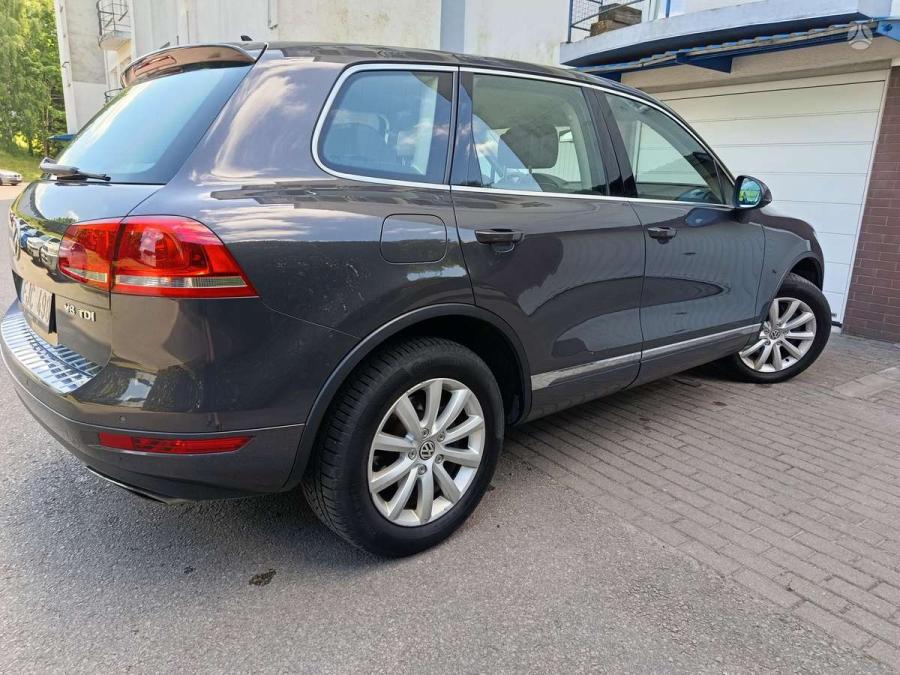 Brūns Volkswagen Touareg 2011 Viļņa, ar dzinēja tilpumu 4.13 L un nobraukumu 410 tūkst. km par 8000 €, foto 6 vietnē AUTOMOTO.COM.LV