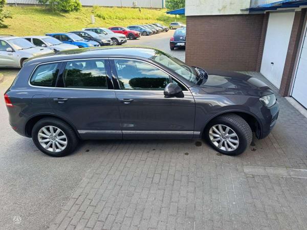 Brūns Volkswagen Touareg 2011 Viļņa, ar dzinēja tilpumu 4.13 L un nobraukumu 410 tūkst. km par 8000 €, foto 6 vietnē AUTOMOTO.COM.LV