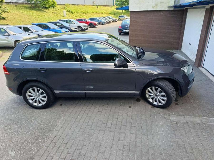Brūns Volkswagen Touareg 2011 Viļņa, ar dzinēja tilpumu 4.13 L un nobraukumu 410 tūkst. km par 8000 €, foto 7 vietnē AUTOMOTO.COM.LV