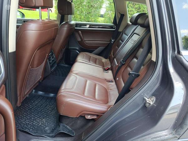 Brūns Volkswagen Touareg 2011 Viļņa, ar dzinēja tilpumu 4.13 L un nobraukumu 410 tūkst. km par 8000 €, foto 9 vietnē AUTOMOTO.COM.LV