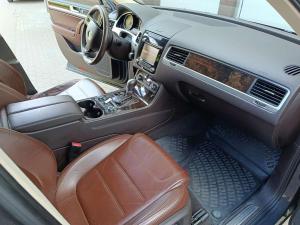Brūns Volkswagen Touareg 2011 Viļņa, ar dzinēja tilpumu 4.13 L un nobraukumu 410 tūkst. km par 8000 €, foto 13 vietnē AUTOMOTO.COM.LV
