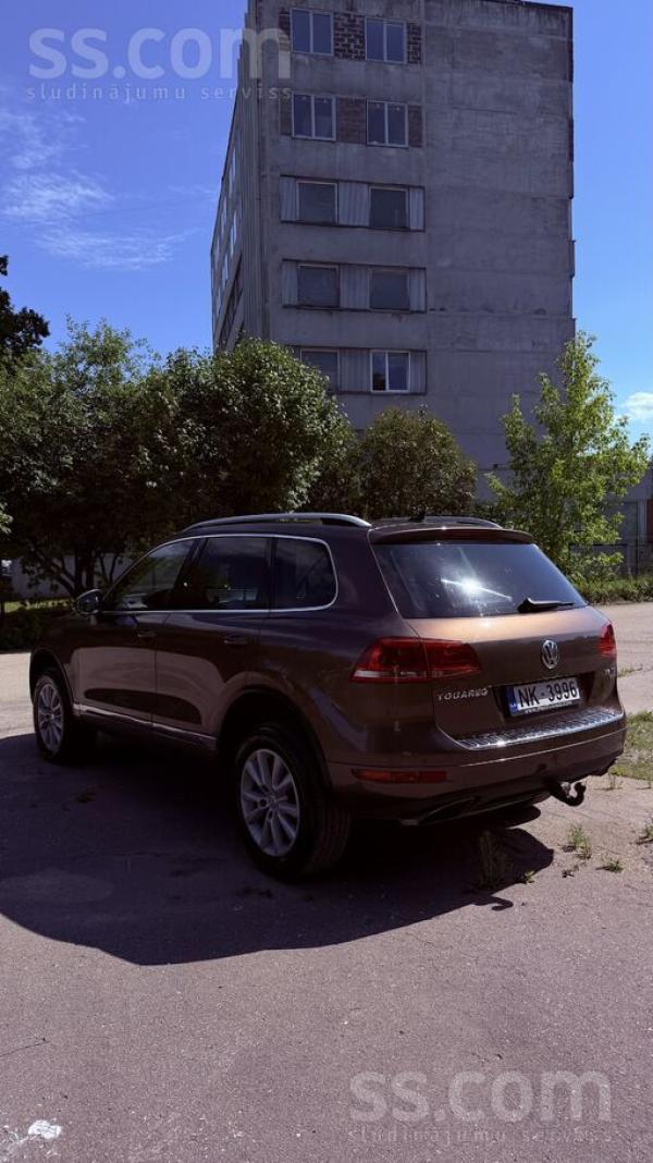 Brown Volkswagen Touareg 2011 in Riga, with an engine capacity of 3.00 L and mileage of 498 thousand km for 8250 €, photo 3 on AUTOMOTO.COM.LV