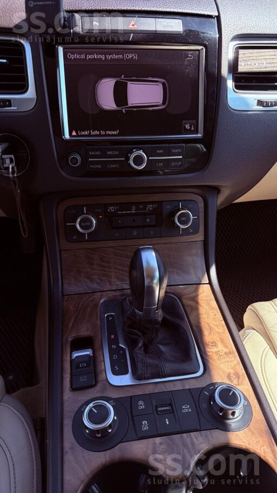 Brūns Volkswagen Touareg 2011 Rīga, ar dzinēja tilpumu 3.00 L un nobraukumu 498 tūkst. km par 8250 €, foto 12 vietnē AUTOMOTO.COM.LV