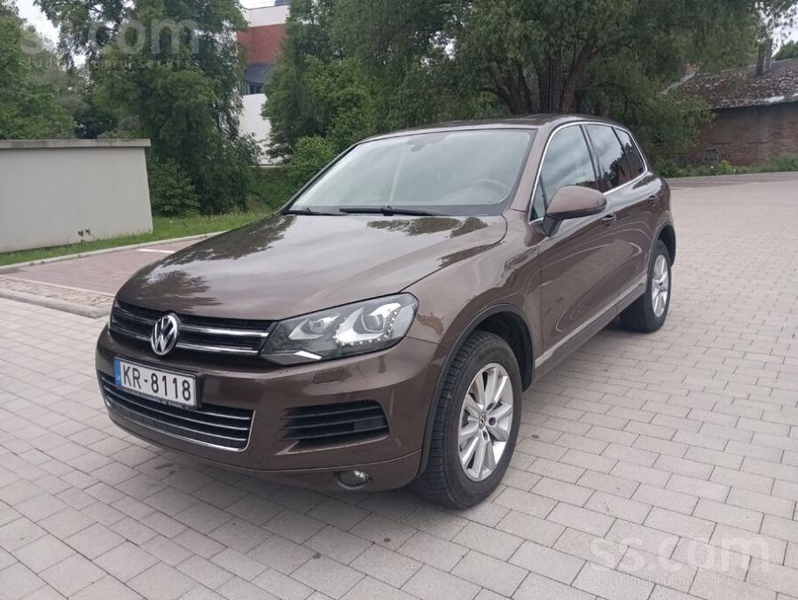 Brūns Volkswagen Touareg 2011 Valmiera, ar dzinēja tilpumu 3.00 L un nobraukumu 334 tūkst. km par 9750 €, foto 1 vietnē AUTOMOTO.COM.LV