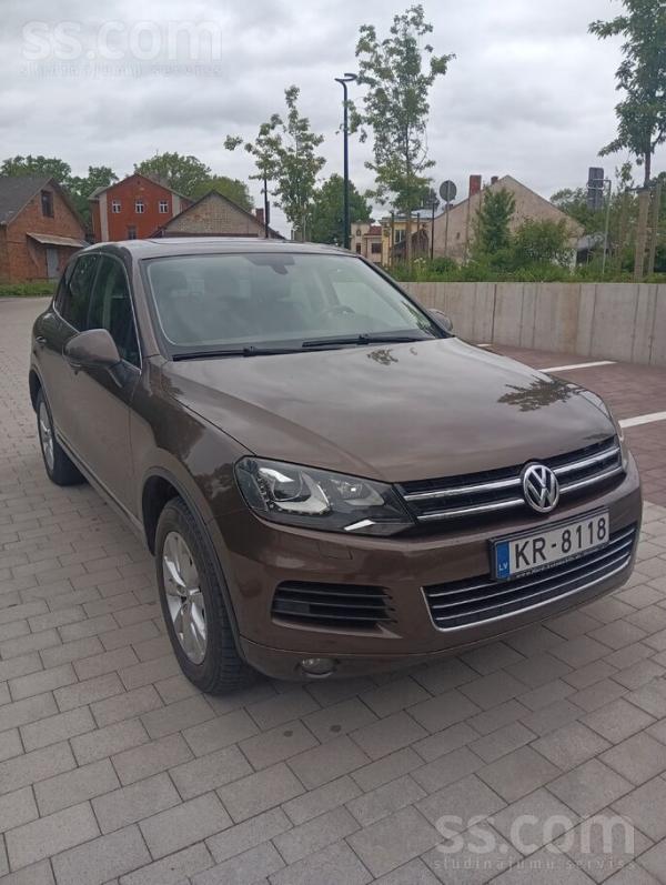 Brūns Volkswagen Touareg 2011 Valmiera, ar dzinēja tilpumu 3.00 L un nobraukumu 334 tūkst. km par 9750 €, foto 2 vietnē AUTOMOTO.COM.LV