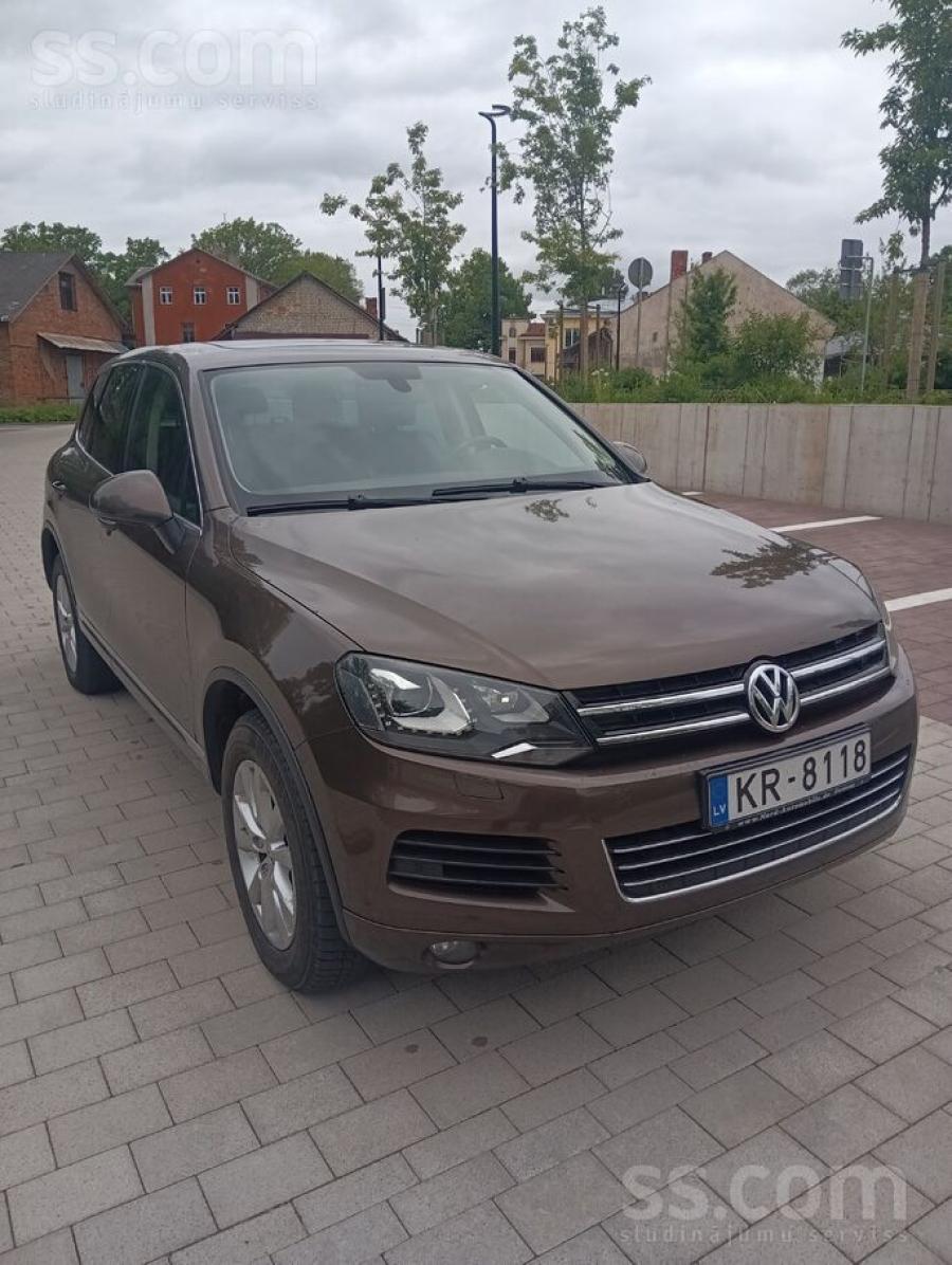 Brūns Volkswagen Touareg 2011 Valmiera, ar dzinēja tilpumu 3.00 L un nobraukumu 334 tūkst. km par 9750 €, foto 3 vietnē AUTOMOTO.COM.LV