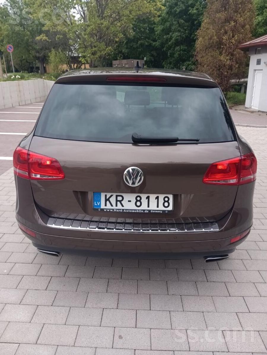 Brūns Volkswagen Touareg 2011 Valmiera, ar dzinēja tilpumu 3.00 L un nobraukumu 334 tūkst. km par 9750 €, foto 5 vietnē AUTOMOTO.COM.LV