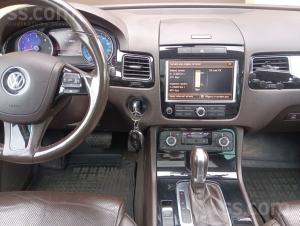 Brūns Volkswagen Touareg 2011 Valmiera, ar dzinēja tilpumu 3.00 L un nobraukumu 334 tūkst. km par 9750 €, foto 6 vietnē AUTOMOTO.COM.LV