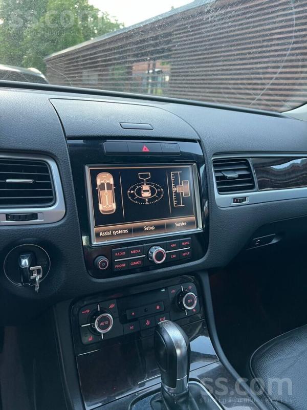 Brūns Volkswagen Touareg 2011 Ventspils, ar dzinēja tilpumu 3.00 L un nobraukumu 380 tūkst. km par 7200 €, foto 6 vietnē AUTOMOTO.COM.LV