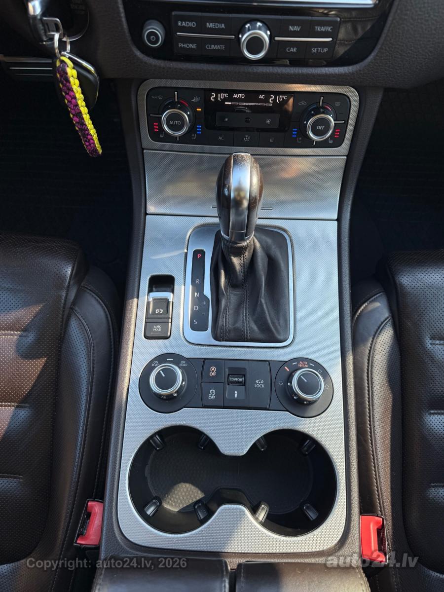 Brūns Volkswagen Touareg 2011 Tartu, ar dzinēja tilpumu 3.00 L un nobraukumu 356 tūkst. km par 11000 €, foto 10 vietnē AUTOMOTO.COM.LV