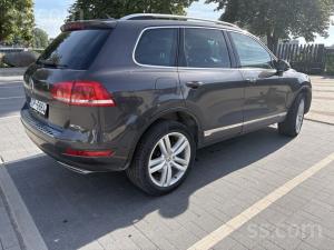 Brūns Volkswagen Touareg 2011 Rīga, ar dzinēja tilpumu 3.00 L un nobraukumu 506 tūkst. km par 8000 €, foto 4 vietnē AUTOMOTO.COM.LV