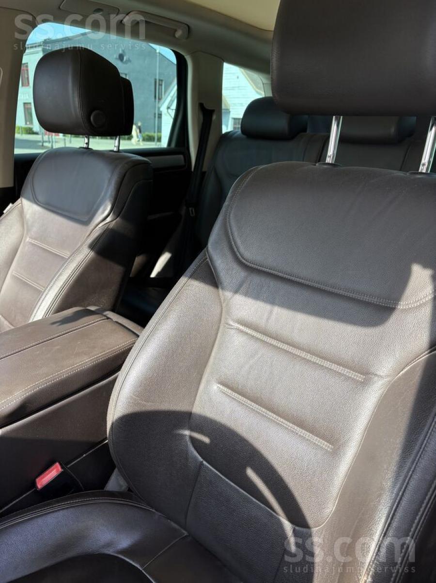 Brūns Volkswagen Touareg 2011 Rīga, ar dzinēja tilpumu 3.00 L un nobraukumu 506 tūkst. km par 8000 €, foto 6 vietnē AUTOMOTO.COM.LV