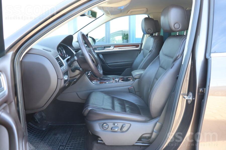 Brūns Volkswagen Touareg 2011 Rīga, ar dzinēja tilpumu 3.00 L un nobraukumu 282 tūkst. km par 9250 €, foto 15 vietnē AUTOMOTO.COM.LV