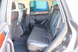 Brūns Volkswagen Touareg 2011 Rīga, ar dzinēja tilpumu 3.00 L un nobraukumu 282 tūkst. km par 9250 €, foto 16 vietnē AUTOMOTO.COM.LV
