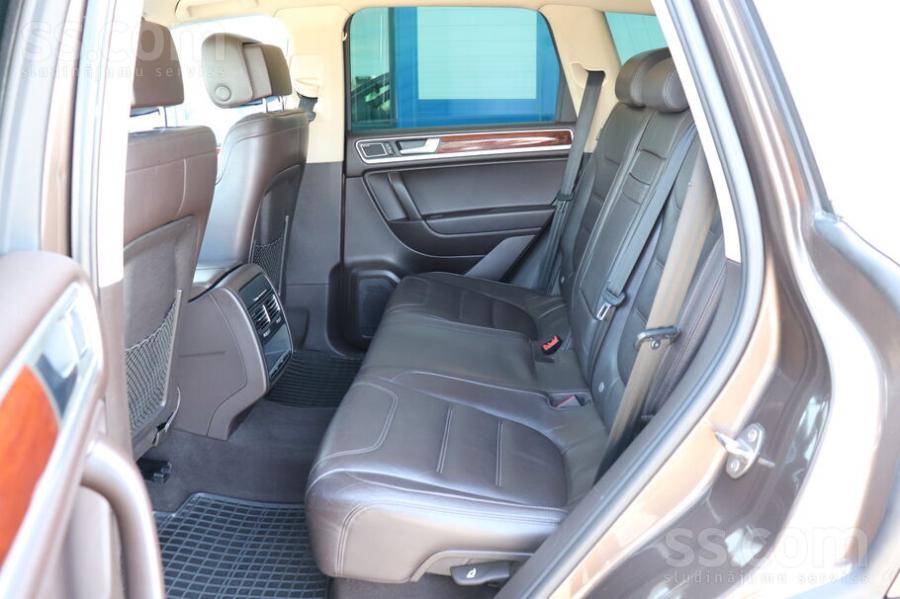 Brūns Volkswagen Touareg 2011 Rīga, ar dzinēja tilpumu 3.00 L un nobraukumu 282 tūkst. km par 9250 €, foto 16 vietnē AUTOMOTO.COM.LV