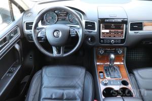 Brūns Volkswagen Touareg 2011 Rīga, ar dzinēja tilpumu 3.00 L un nobraukumu 282 tūkst. km par 9250 €, foto 22 vietnē AUTOMOTO.COM.LV