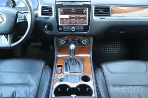 Brūns Volkswagen Touareg 2011 Rīga, ar dzinēja tilpumu 3.00 L un nobraukumu 282 tūkst. km par 9250 €, foto 23 vietnē AUTOMOTO.COM.LV