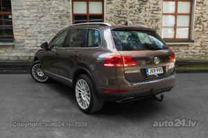 Brown Volkswagen Touareg 2011 in Tallinn, with an engine capacity of 4.20 L and mileage of 242 thousand km for 10999 €, photo 4 on AUTOMOTO.COM.LV