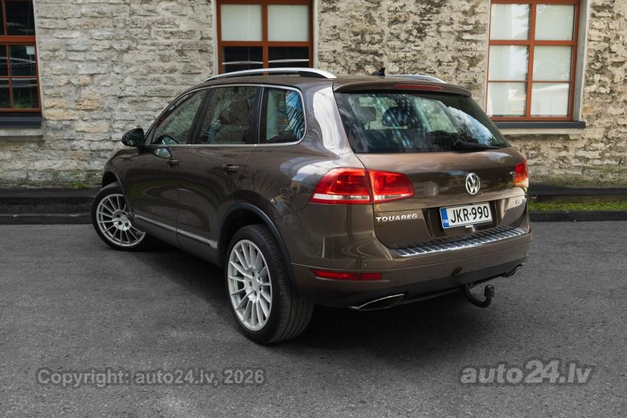 Brown Volkswagen Touareg 2011 in Tallinn, with an engine capacity of 4.20 L and mileage of 242 thousand km for 10999 €, photo 4 on AUTOMOTO.COM.LV