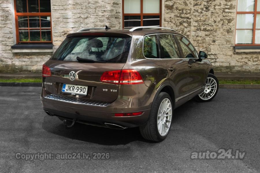Brown Volkswagen Touareg 2011 in Tallinn, with an engine capacity of 4.20 L and mileage of 242 thousand km for 10999 €, photo 5 on AUTOMOTO.COM.LV