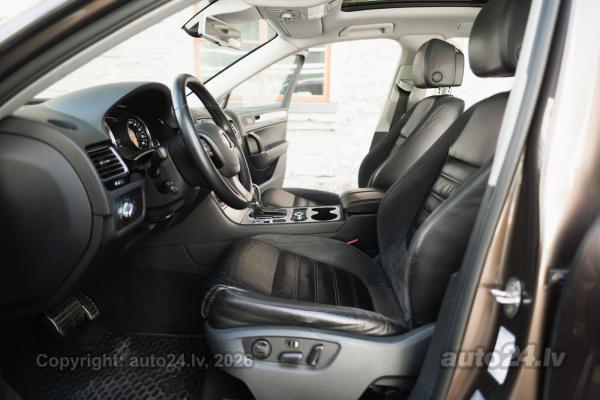 Brūns Volkswagen Touareg 2011 Tallina, ar dzinēja tilpumu 4.20 L un nobraukumu 242 tūkst. km par 10999 €, foto 7 vietnē AUTOMOTO.COM.LV