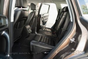 Brown Volkswagen Touareg 2011 in Tallinn, with an engine capacity of 4.20 L and mileage of 242 thousand km for 10999 €, photo 8 on AUTOMOTO.COM.LV