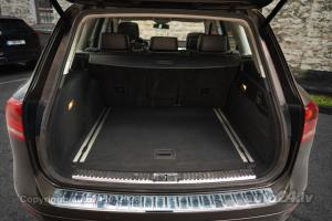 Brown Volkswagen Touareg 2011 in Tallinn, with an engine capacity of 4.20 L and mileage of 242 thousand km for 10999 €, photo 9 on AUTOMOTO.COM.LV
