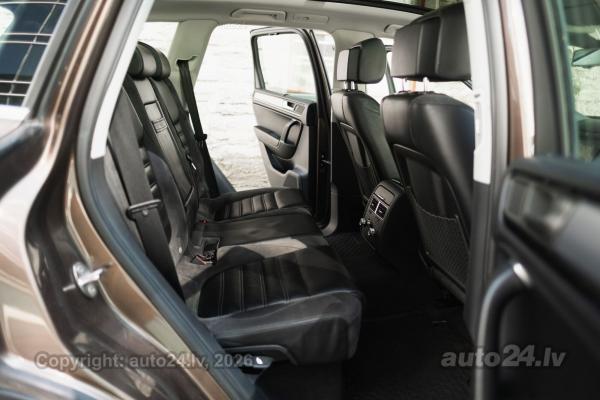 Brūns Volkswagen Touareg 2011 Tallina, ar dzinēja tilpumu 4.20 L un nobraukumu 242 tūkst. km par 10999 €, foto 11 vietnē AUTOMOTO.COM.LV