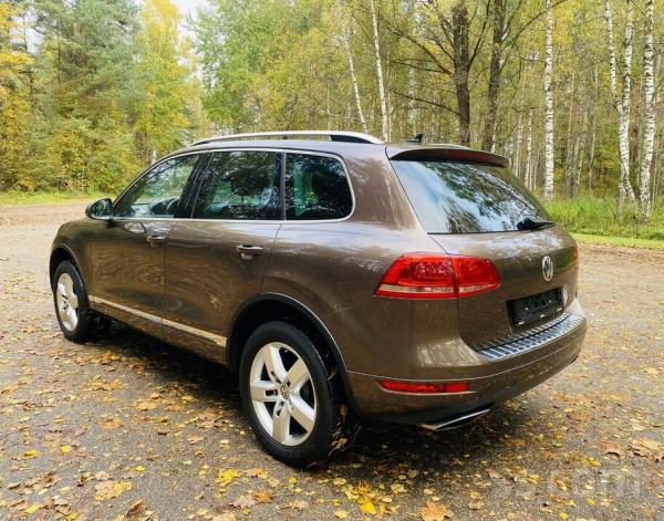 Brown Volkswagen Touareg 2011 in Riga, with an engine capacity of 3.00 L and mileage of 0 thousand km for 11900 €, photo 4 on AUTOMOTO.COM.LV