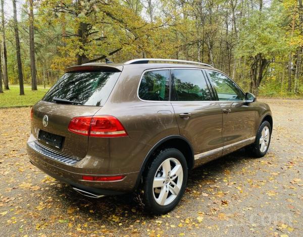 Brown Volkswagen Touareg 2011 in Riga, with an engine capacity of 3.00 L and mileage of 0 thousand km for 11900 €, photo 5 on AUTOMOTO.COM.LV