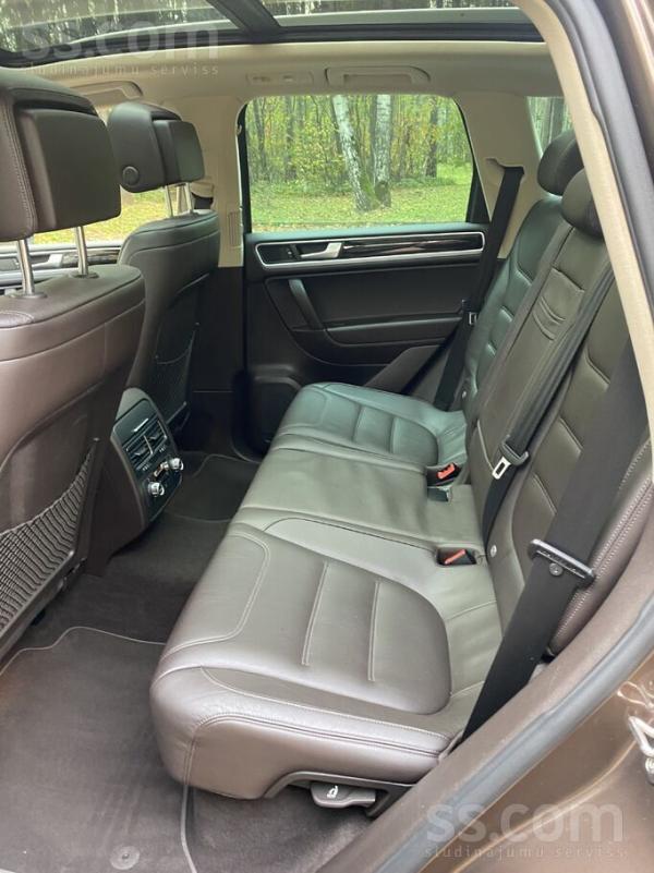 Brown Volkswagen Touareg 2011 in Riga, with an engine capacity of 3.00 L and mileage of 0 thousand km for 11900 €, photo 9 on AUTOMOTO.COM.LV
