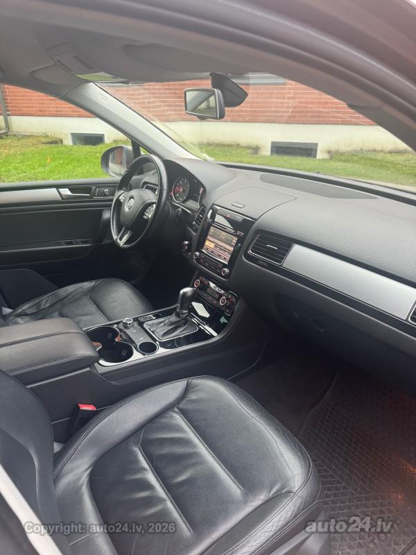 Brown Volkswagen Touareg 2011 in Tallinn, with an engine capacity of 3.00 L and mileage of 243 thousand km for 9800 €, photo 7 on AUTOMOTO.COM.LV