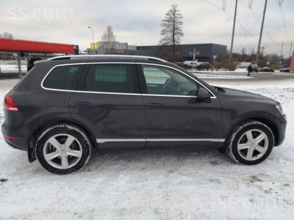 Brūns Volkswagen Touareg 2012 Rīga, ar dzinēja tilpumu 3.00 L un nobraukumu 226 tūkst. km par 12600 €, foto 4 vietnē AUTOMOTO.COM.LV