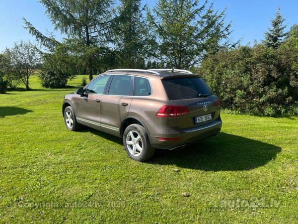 Brown Volkswagen Touareg 2012 in Tartu, with an engine capacity of 3.00 L and mileage of 220 thousand km for 9990 €, photo 3 on AUTOMOTO.COM.LV