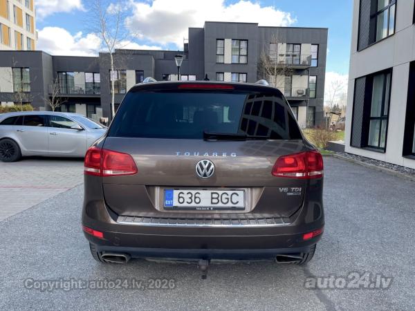 Brūns Volkswagen Touareg 2012 Tartu, ar dzinēja tilpumu 3.00 L un nobraukumu 220 tūkst. km par 10990 €, foto 8 vietnē AUTOMOTO.COM.LV