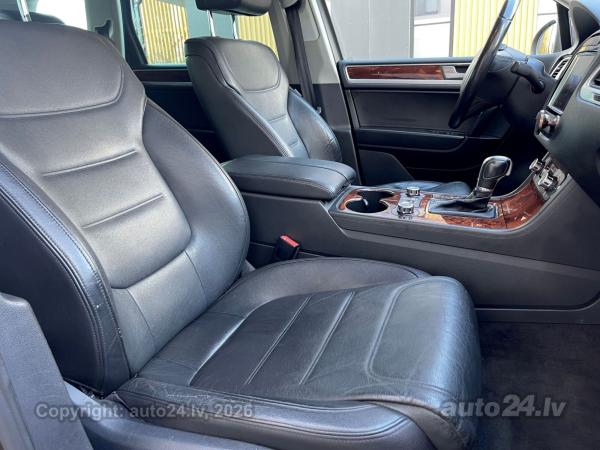 Brūns Volkswagen Touareg 2012 Tartu, ar dzinēja tilpumu 3.00 L un nobraukumu 220 tūkst. km par 10990 €, foto 9 vietnē AUTOMOTO.COM.LV