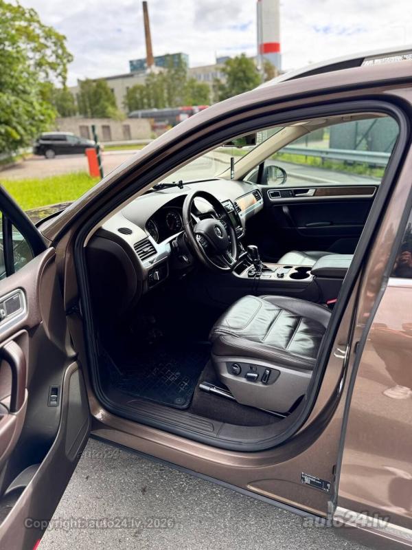 Brūns Volkswagen Touareg 2012 Tallina, ar dzinēja tilpumu 3.00 L un nobraukumu 225 tūkst. km par 13900 €, foto 6 vietnē AUTOMOTO.COM.LV
