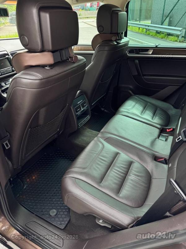 Brūns Volkswagen Touareg 2012 Tallina, ar dzinēja tilpumu 3.00 L un nobraukumu 225 tūkst. km par 13900 €, foto 7 vietnē AUTOMOTO.COM.LV